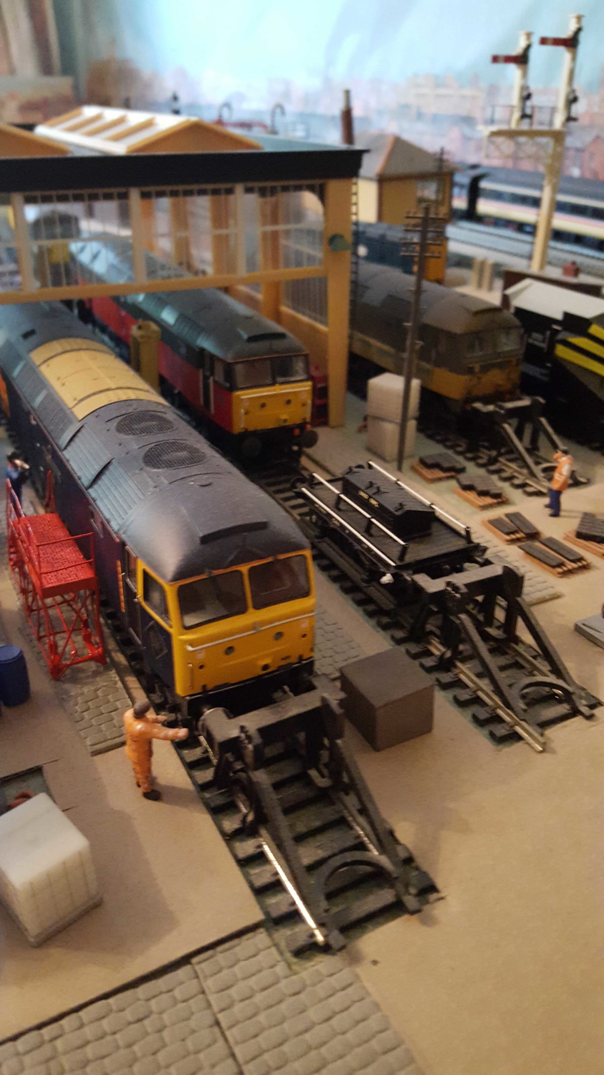 LOCO INSPECTION PLATFORM – READY BUILT OO - Ten Commandments
