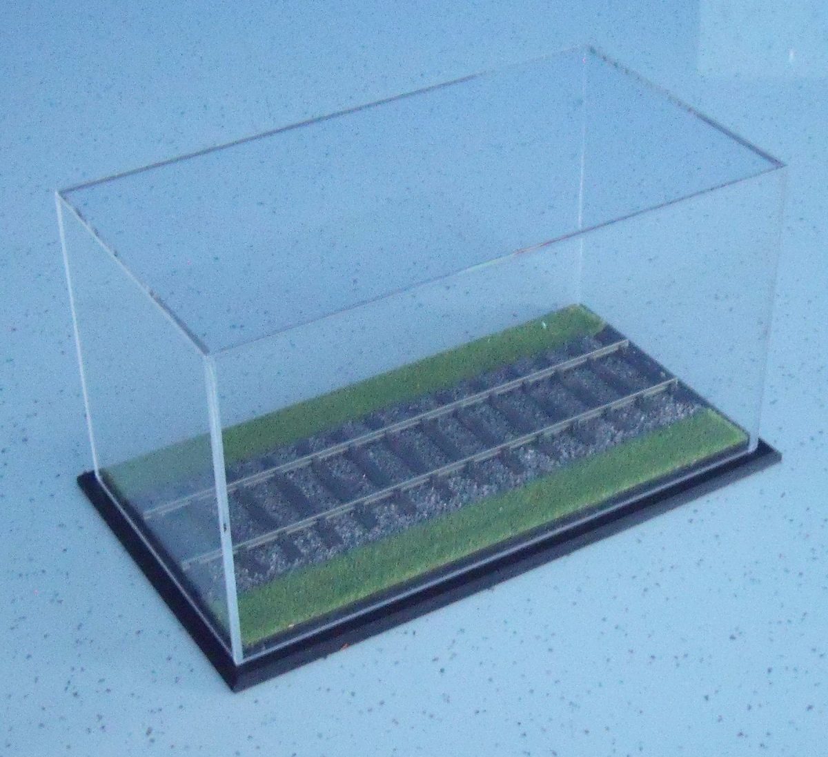 SMALL DISPLAY CASE O TRACK - Ten Commandments