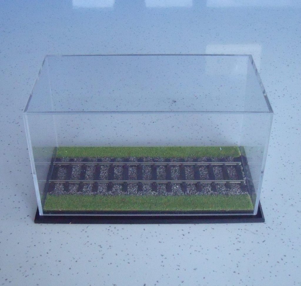 SMALL DISPLAY CASE O TRACK - Ten Commandments